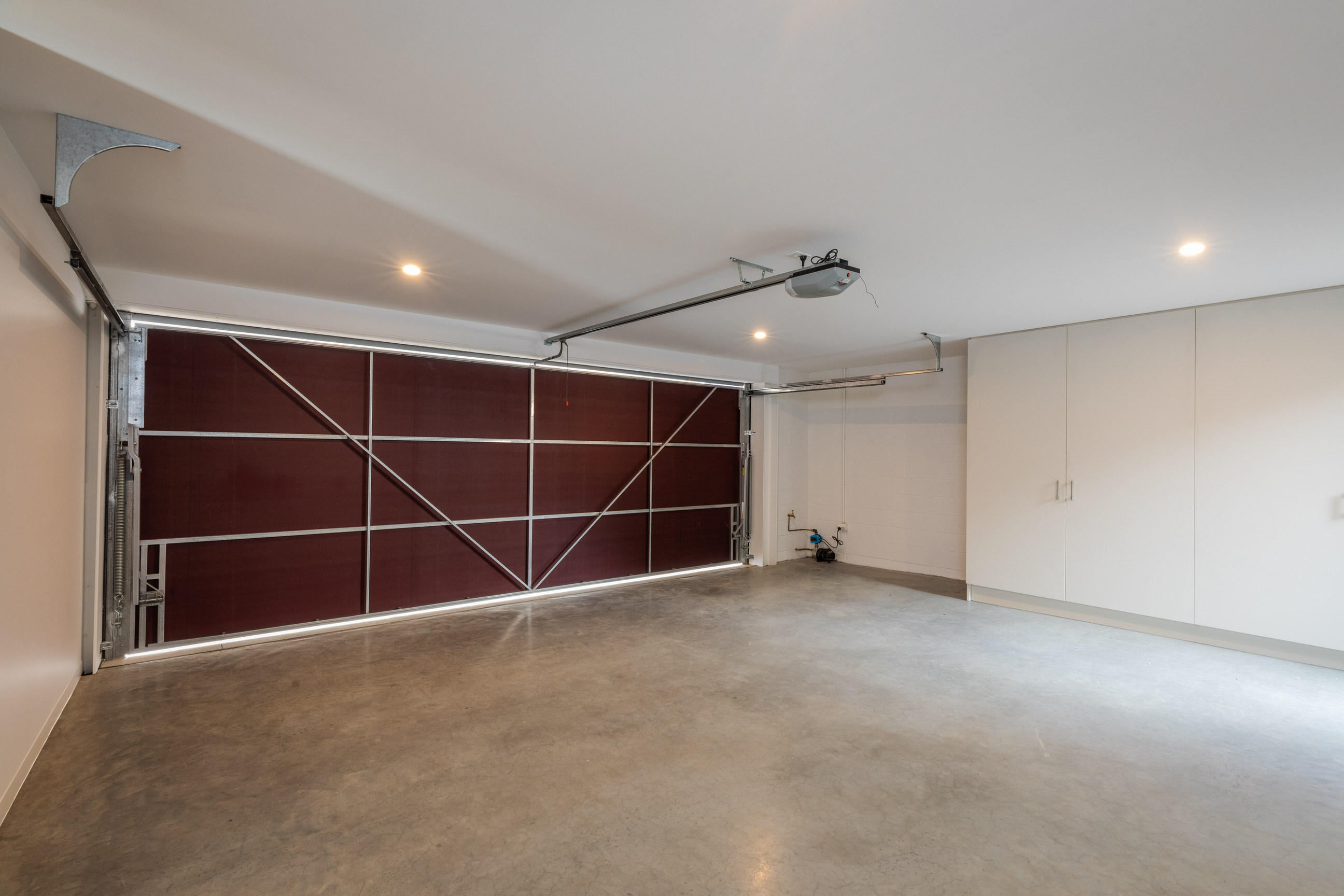 Garage in Burnished Concrete – The Building & Construction Company